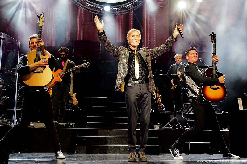 The OFFICIAL Cliff Richard Website: Fan Zone