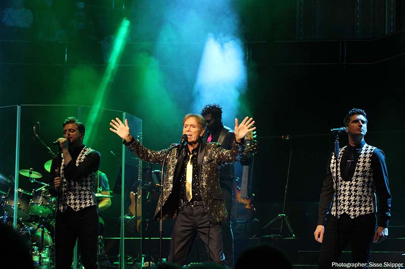 The OFFICIAL Cliff Richard Website: Fan Zone